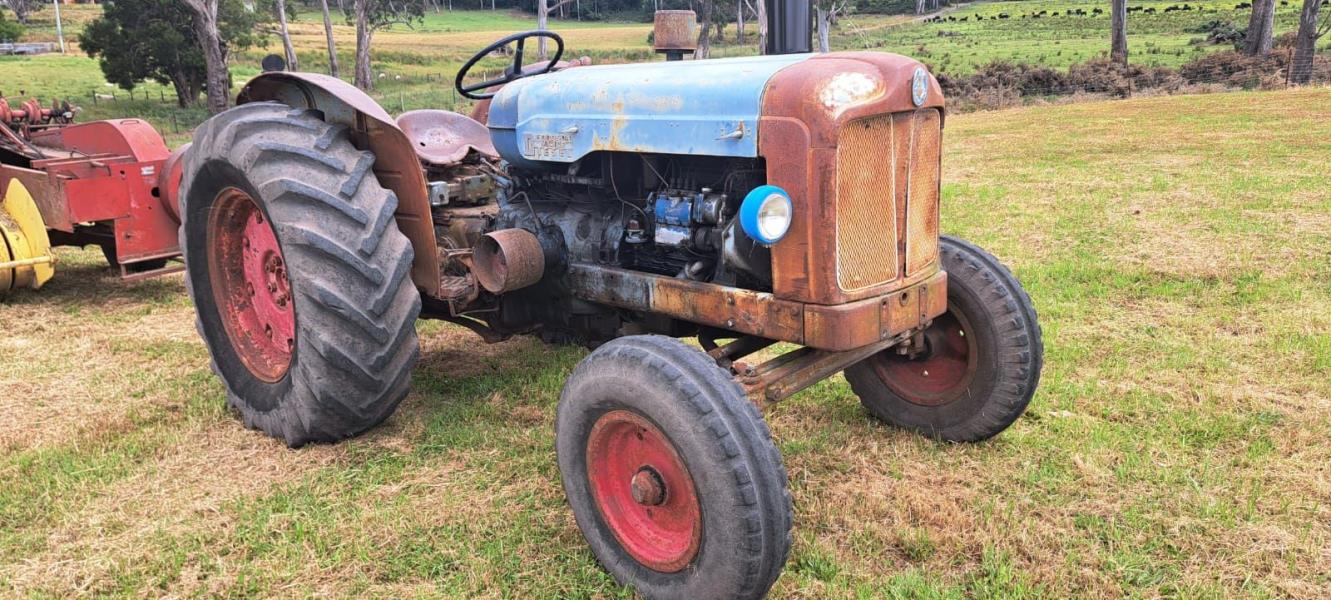Lot 71 - Fordson Major Tractor - Diesel (runs well) | AuctionsPlus