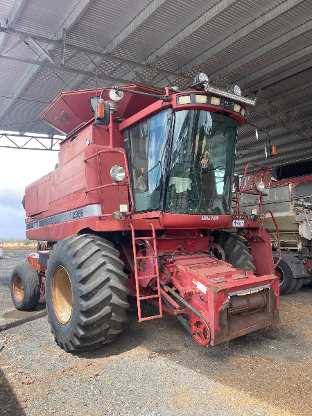 Lot 3 - 2366 Case IH Header with 30 foot 1010 front | AuctionsPlus