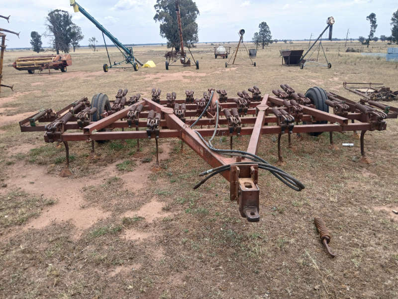 LOT 7 - 31 TYNE INTERNATIONAL 211 SCARIFIER | AuctionsPlus