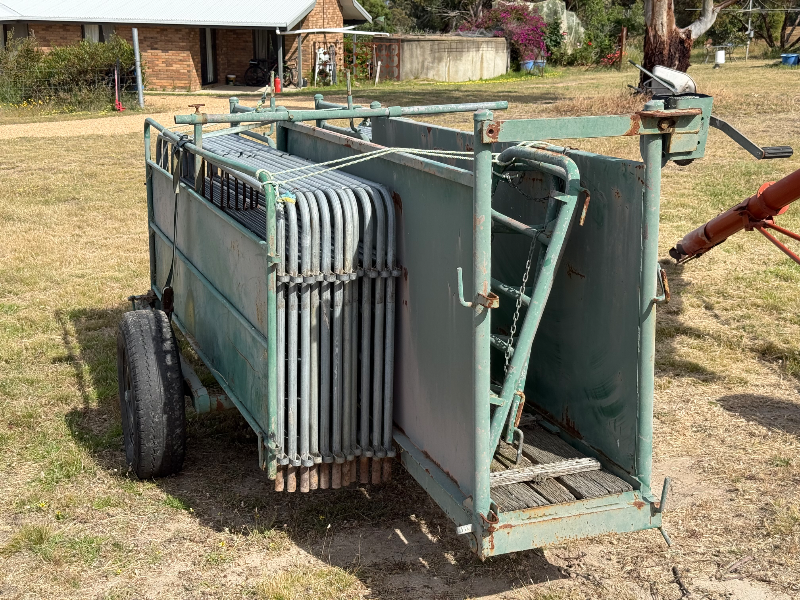 Lot 61 - Steel Portable Yards (Plus loading ramp) | AuctionsPlus