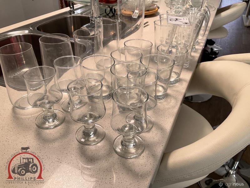 Lot 34 - Assorted Glassware | AuctionsPlus