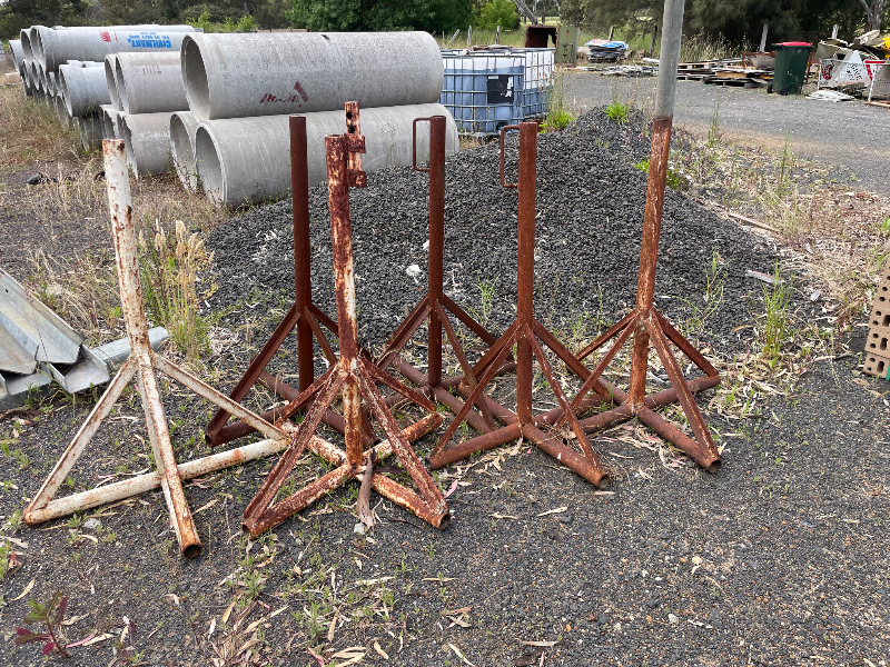 Lot 128 - Steel Stands | AuctionsPlus