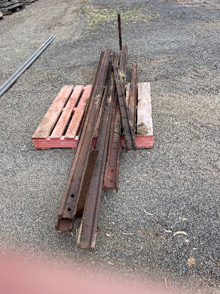 Lot 131 - Railway Iron, 6 lengths | AuctionsPlus