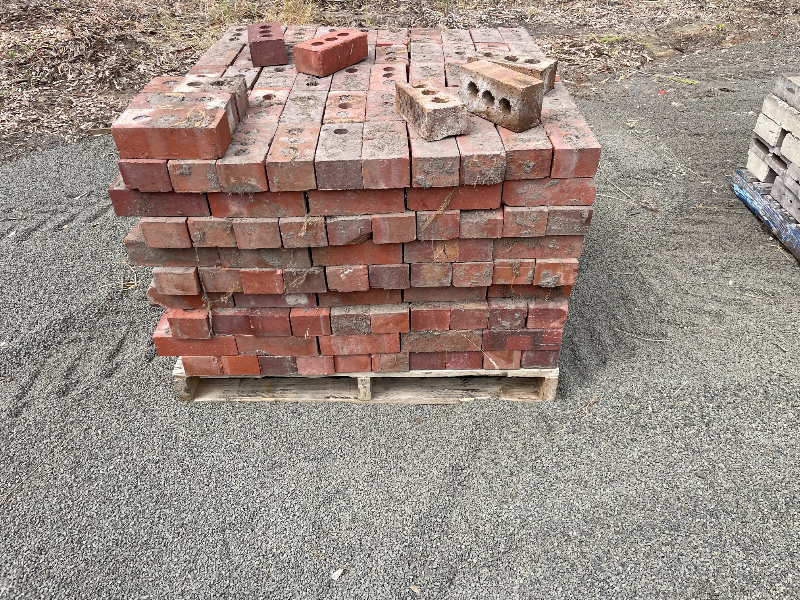 House Bricks, approx 450 | AuctionsPlus