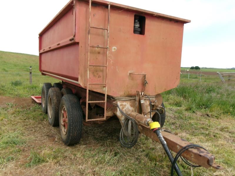 Lot 7 - Trailing Tipper Bin - PTO Hoist | AuctionsPlus