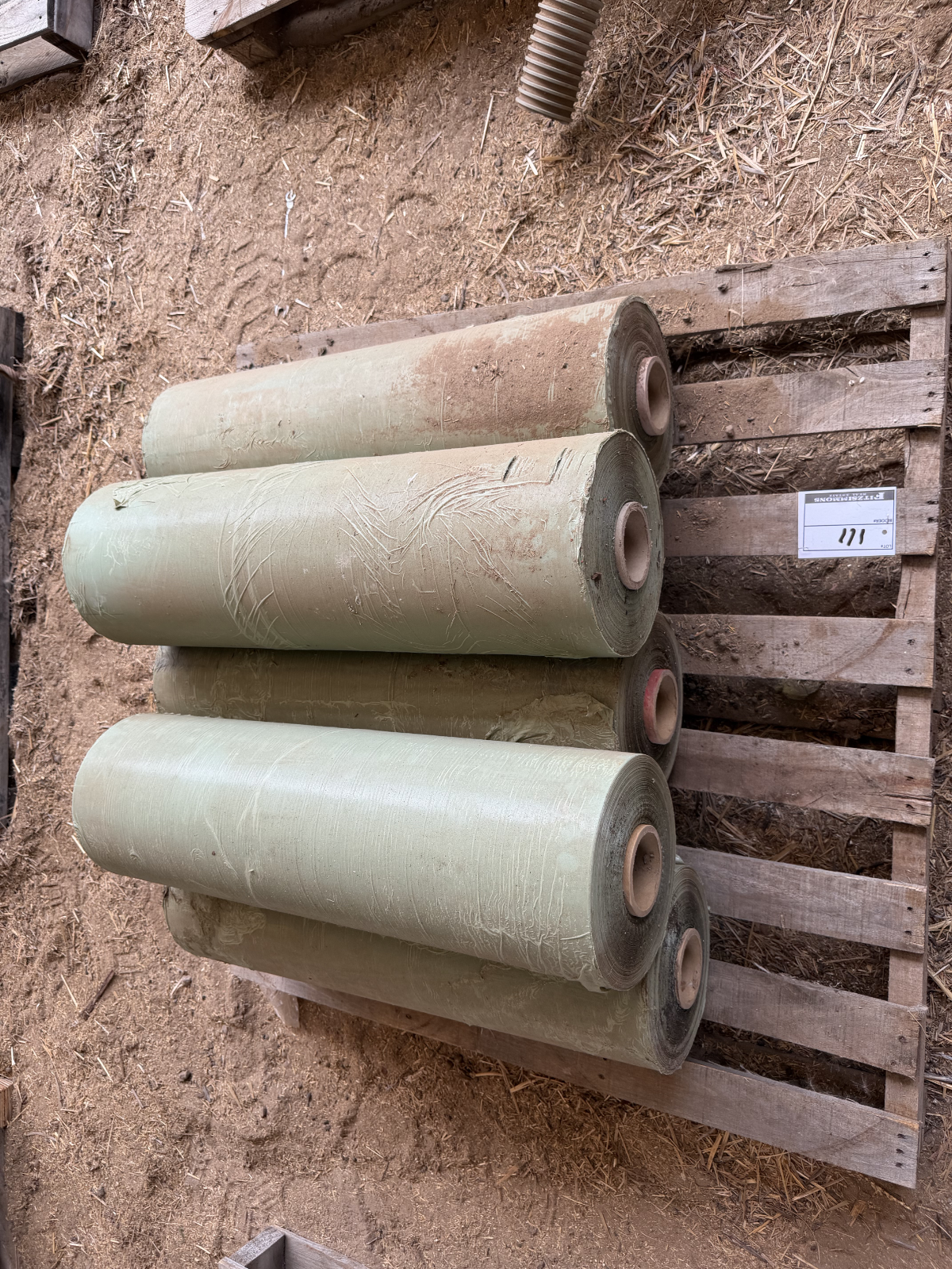 Lot 111 - 5 rolls of green plastic wrap | AuctionsPlus
