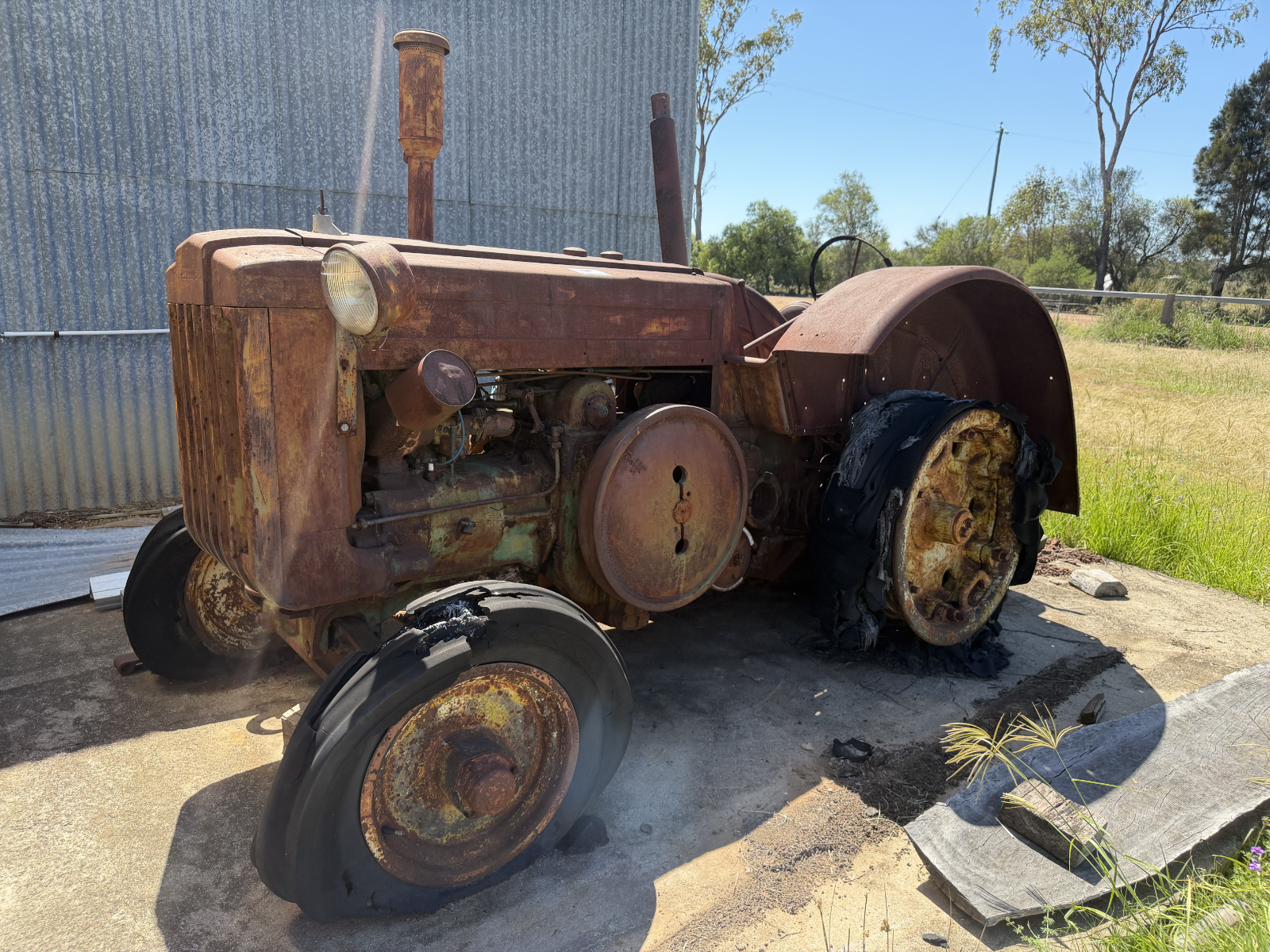 Lot 160 - John Deere Model D Tractor (not running, collectable ,parts ...