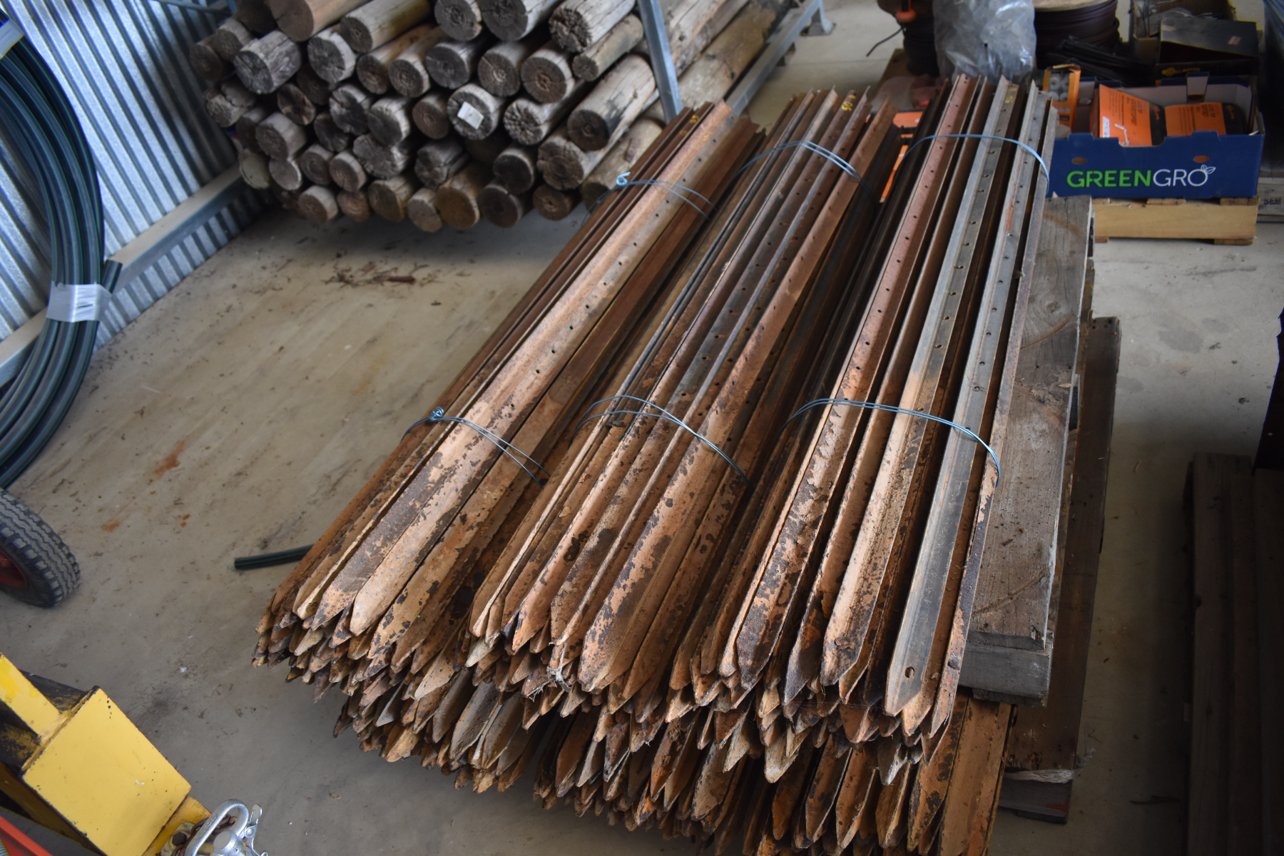 50 x Star Pickets 5ft6. | AuctionsPlus