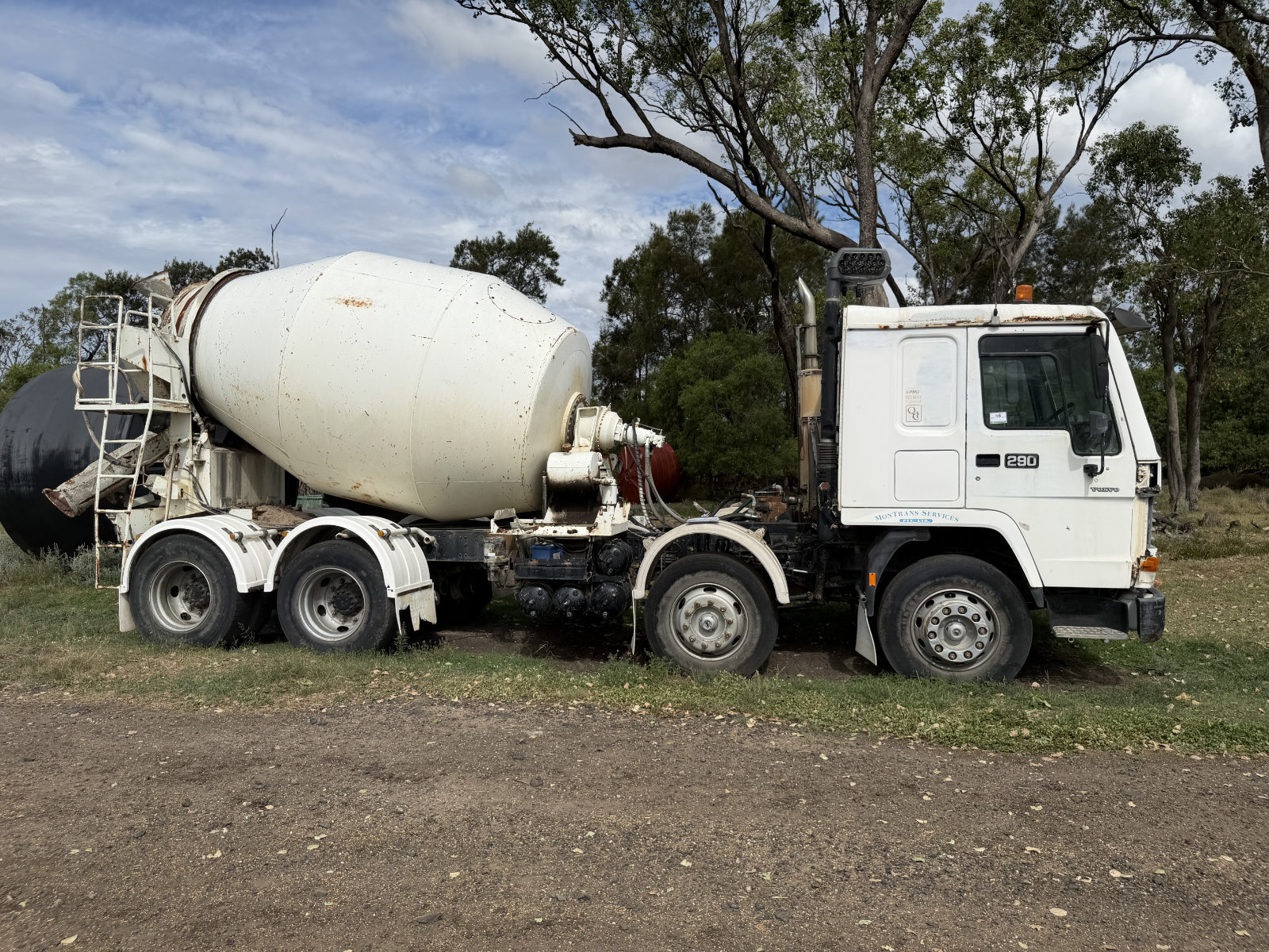 Volvo FL784R Twin Steer Bogie Drive Agitator Truck, approx. 324435km ...