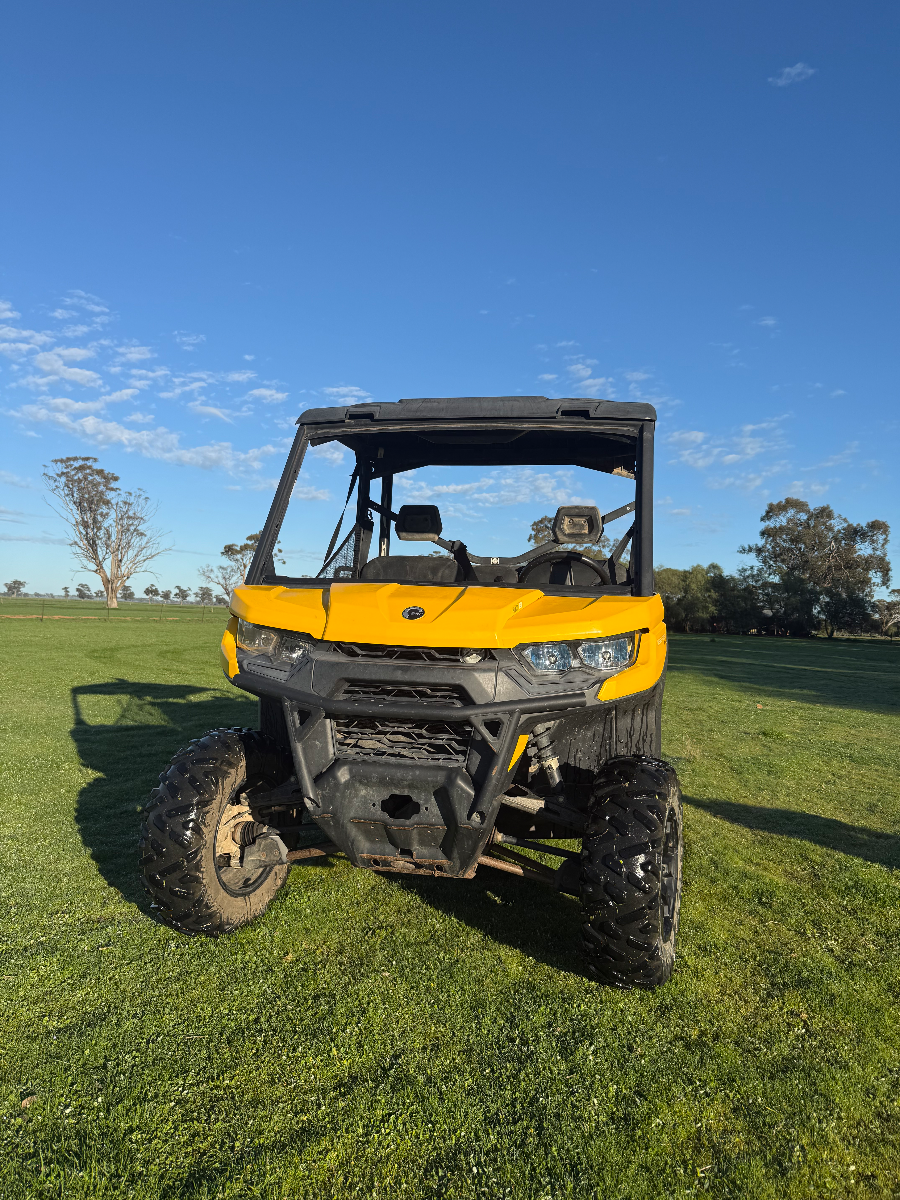 Can-Am Defender | AuctionsPlus