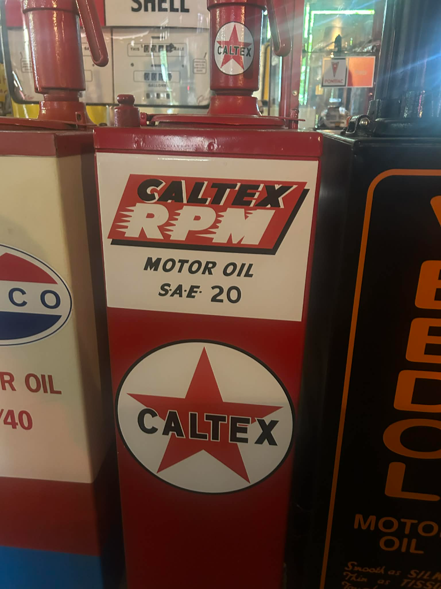 Lot 42 - Caltex Highboy Oil Pump | AuctionsPlus
