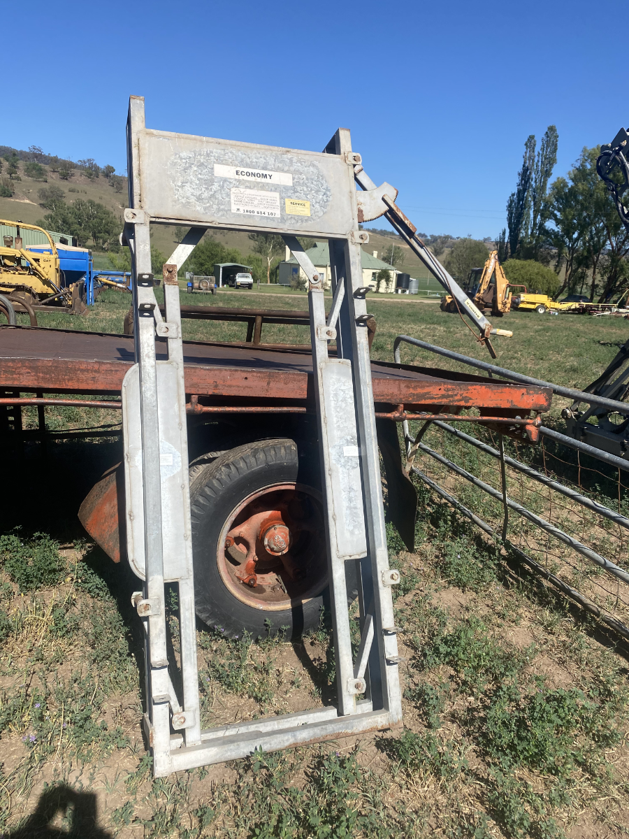 Lot 112 - CATTLE HEAD BALE | AuctionsPlus