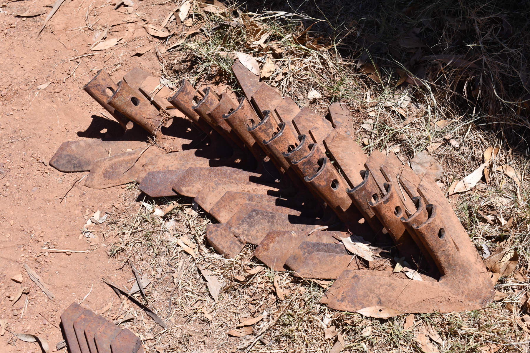 Lot 76 - 15x used 12 inch chisel plough sweeps | AuctionsPlus