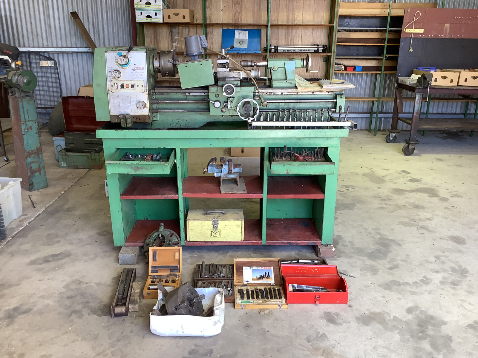 Lot 77 - Herless Metal Bench Lathe | AuctionsPlus