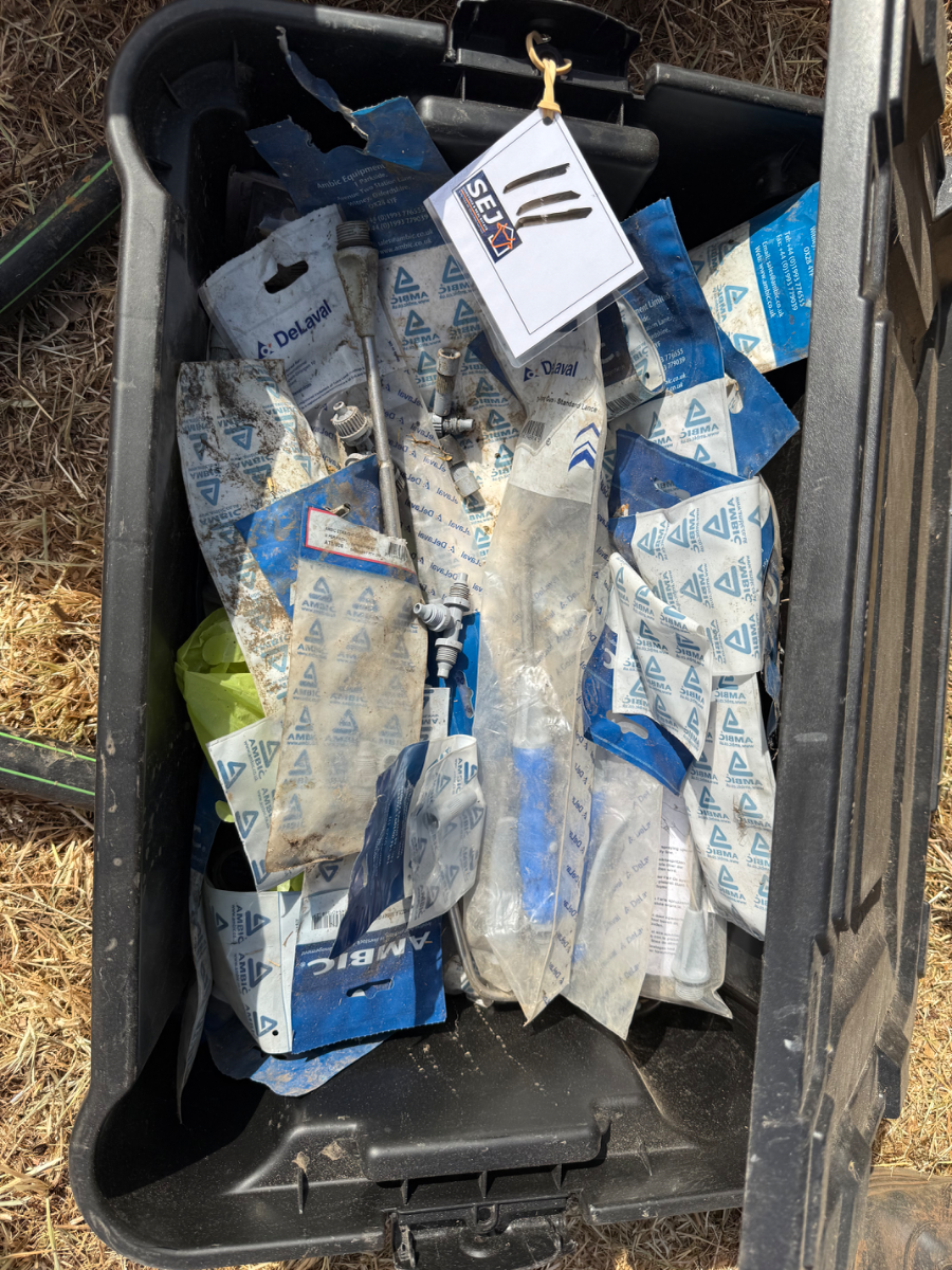 Lot 111 - SPRAY BITS | AuctionsPlus