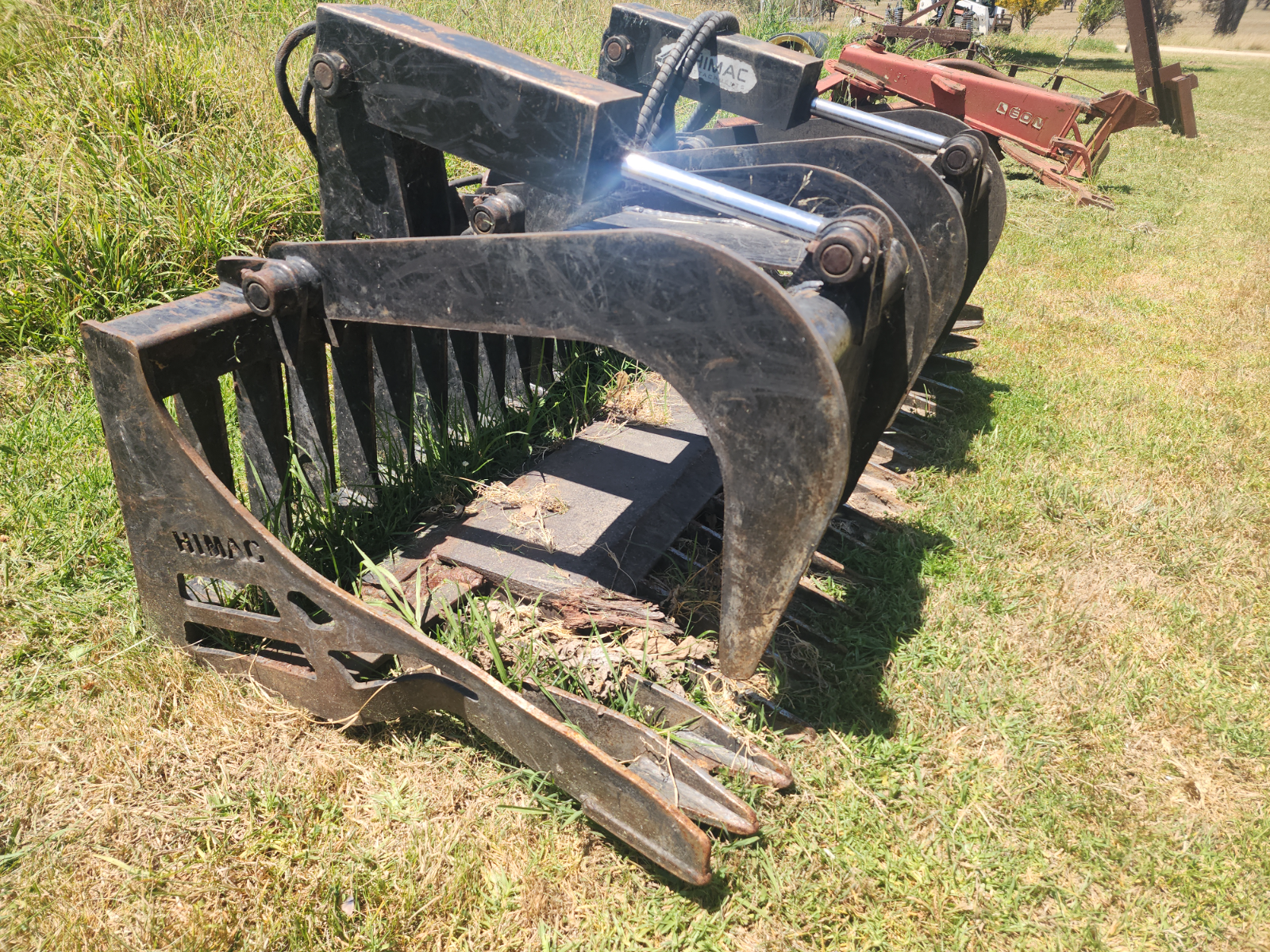 Lot 60 - BUCKET GRAB FOR BOBCAT | AuctionsPlus