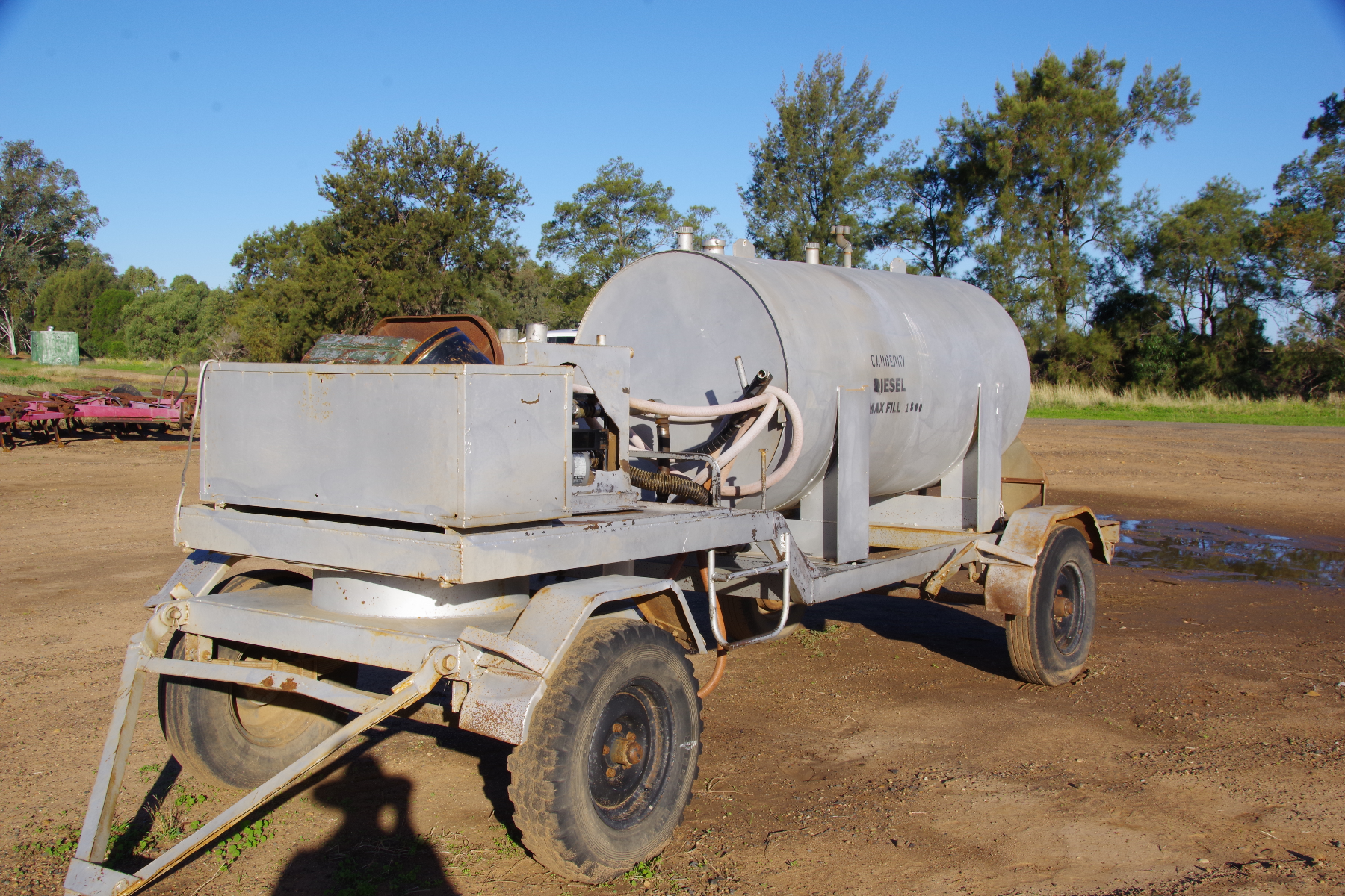 Lot 228 - 2,000L Fuel trailer with Honda pump | AuctionsPlus