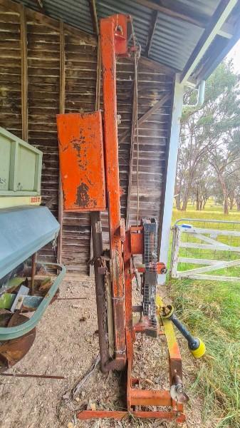 Lot 18 - PTO Post Driver | AuctionsPlus