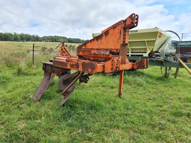 Lot 23 - Howard Paraplow (soil loosener) | AuctionsPlus