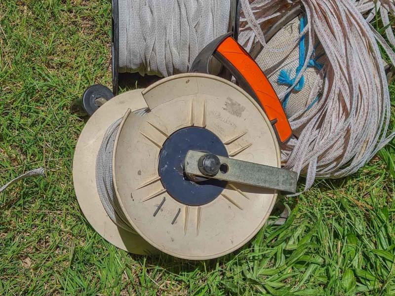 Lot 154 - Winder and electric fence rope | AuctionsPlus